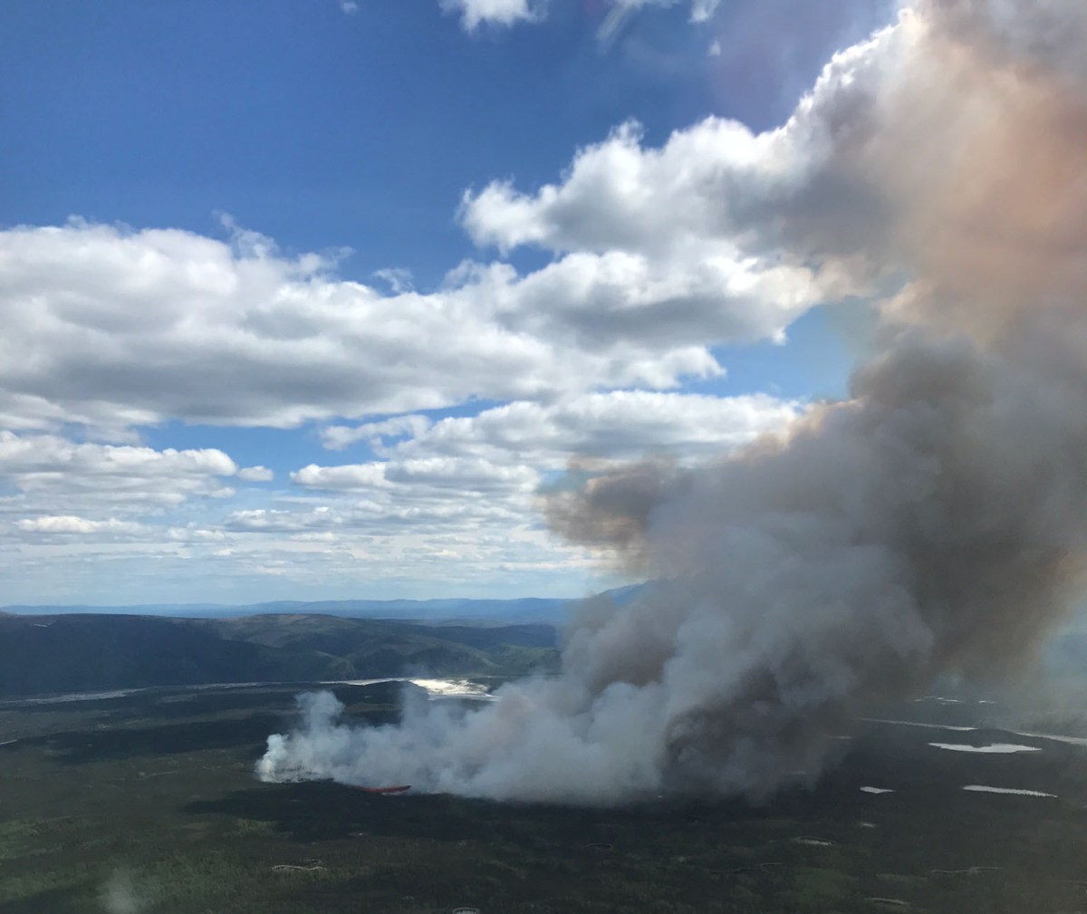 Crews working to contain 800-acre fire along Alaska Highway near Tok ...