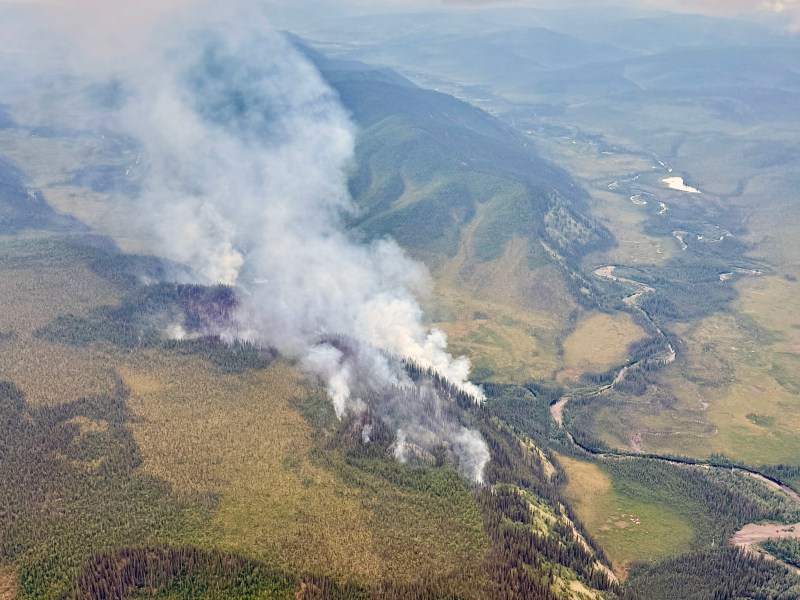 Smokejumpers, helitack crew and aircraft fighting Otter Fire – Alaska ...
