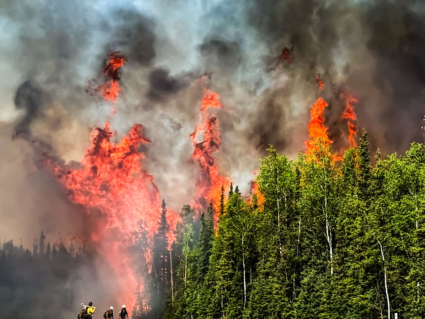 The Bear Creek Fire and the Saint George Creek Fire wake up during Red ...